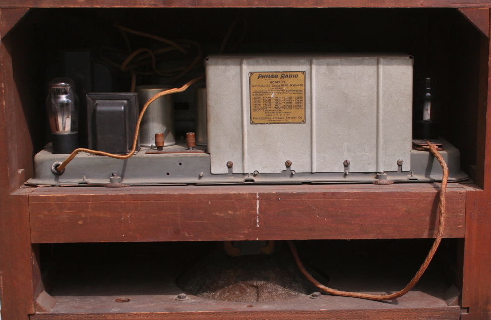 Philco Model 76 Console Radio (1930)