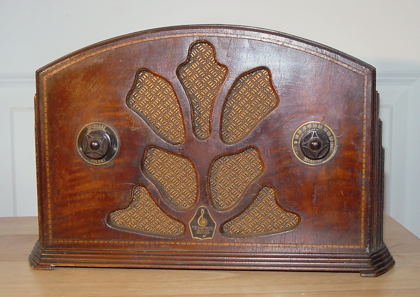 Emerson Model 25A Mantel Radio (1932)