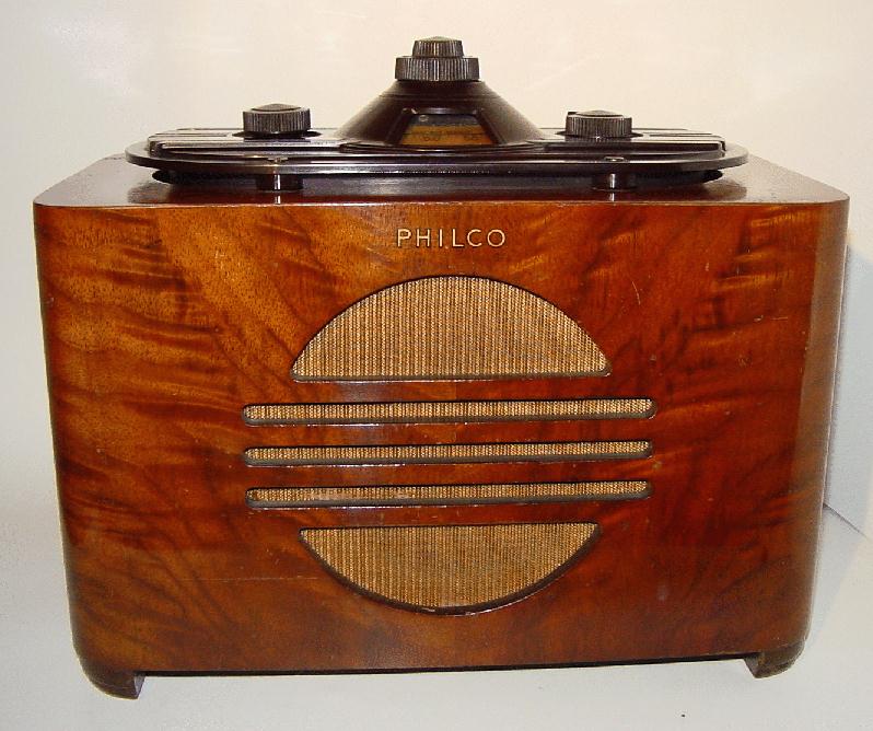 Philco Model 37-604C (37-604) Compact Table Radio (1937)
