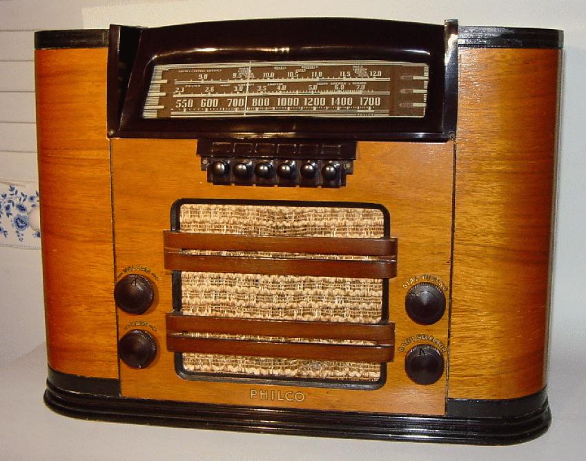 Philco Model 41-245T Table Radio (1941)