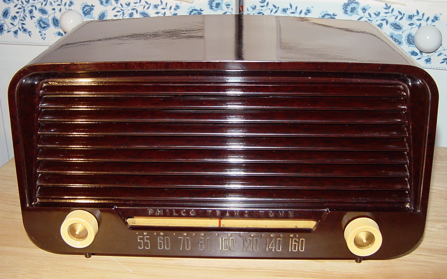Philco Model 51-530 Brown Bakelite Table Radio (1951)