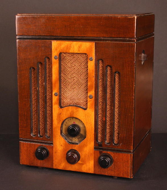 RCA Model 301 "Duo" Radio-Phonograph (1934)