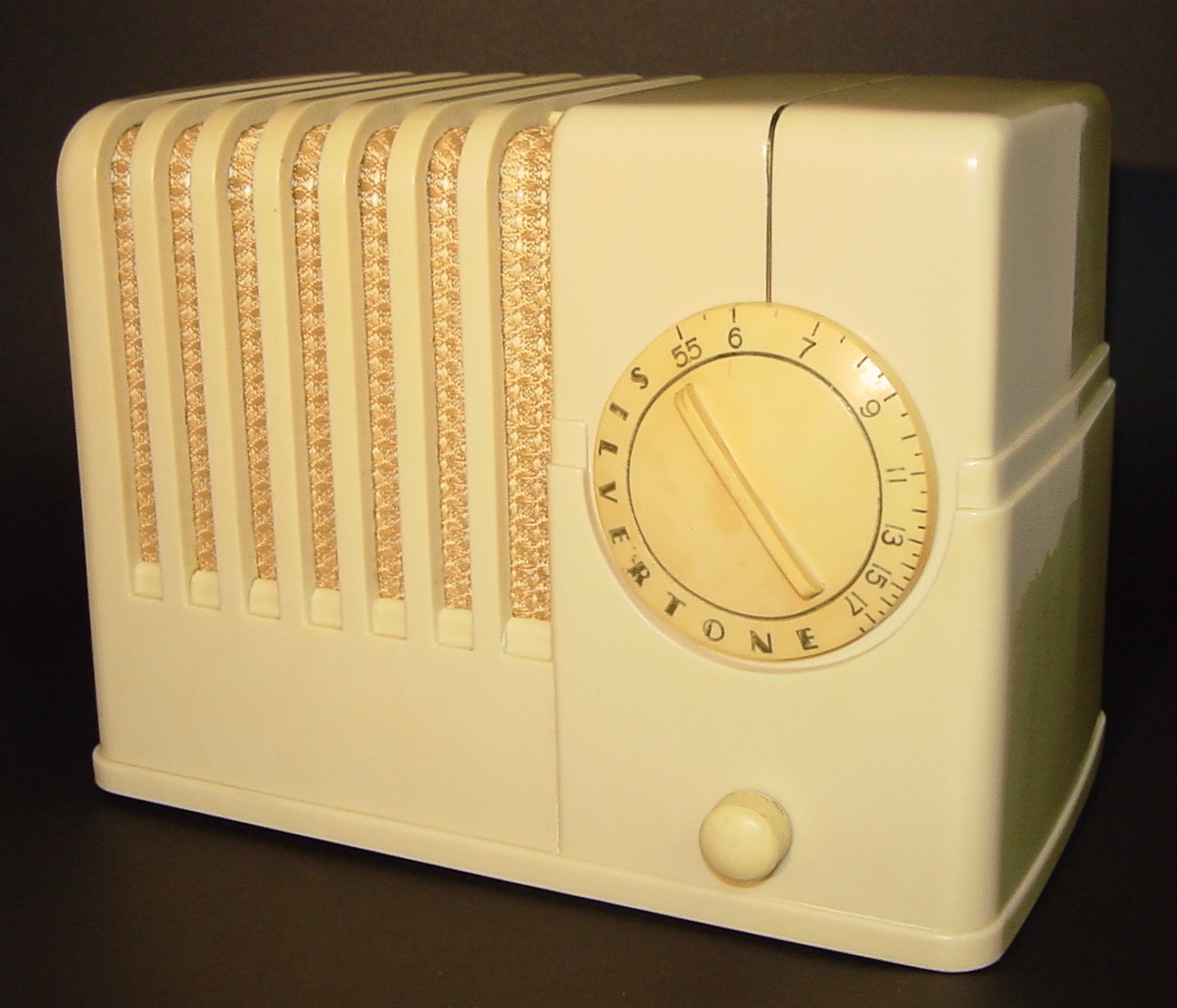 Silvertone Model 4505 Ivory Plaskon Table Radio (1937)