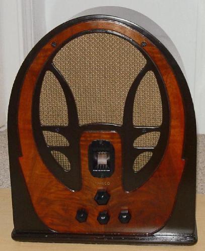 Philco Model 89B (89) Cathedral Style Tube Radio (1934)