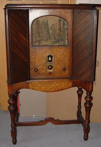 Philco Model 95 Highboy Radio (1929)